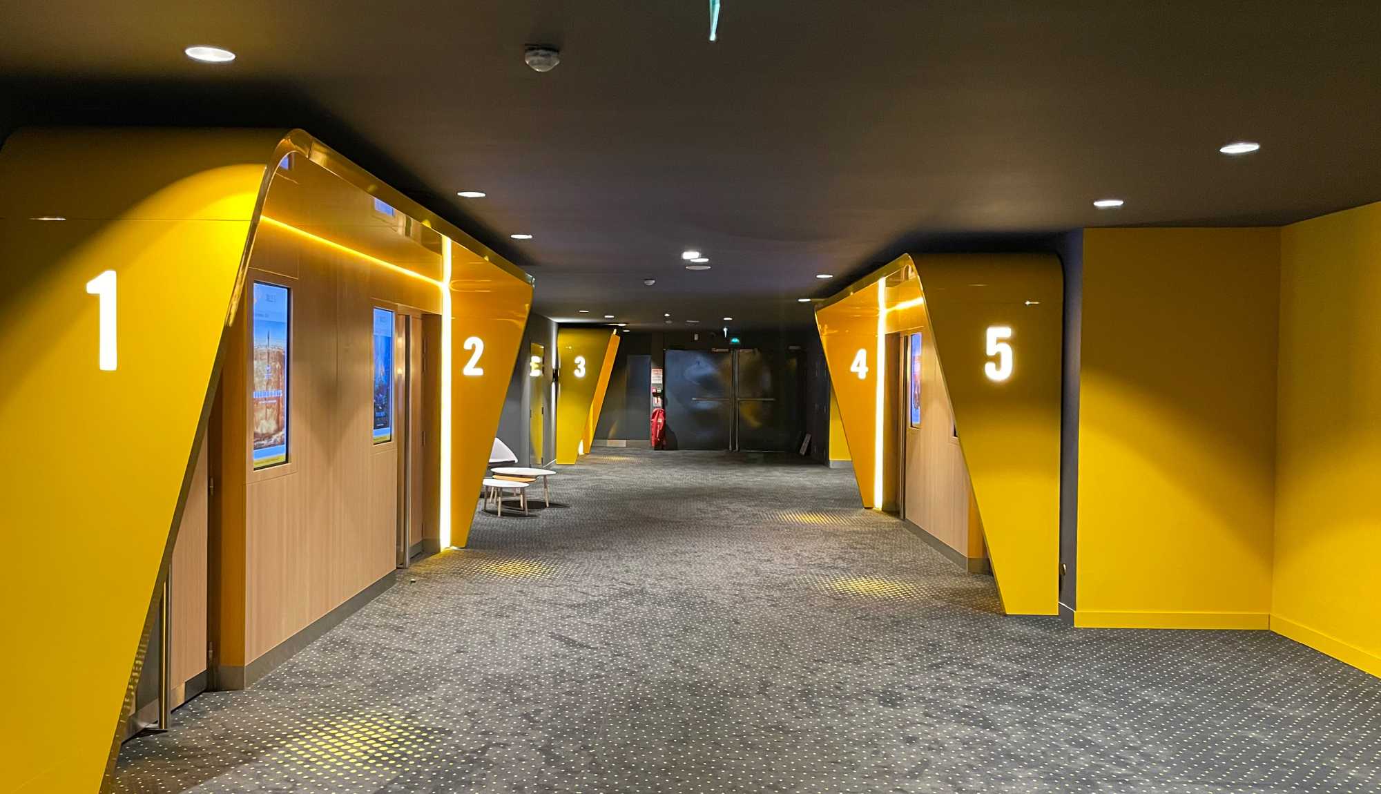 FAY ARCHITECTES - Passage à la marque, retails, Charlie's & Häagen-Dasz ...